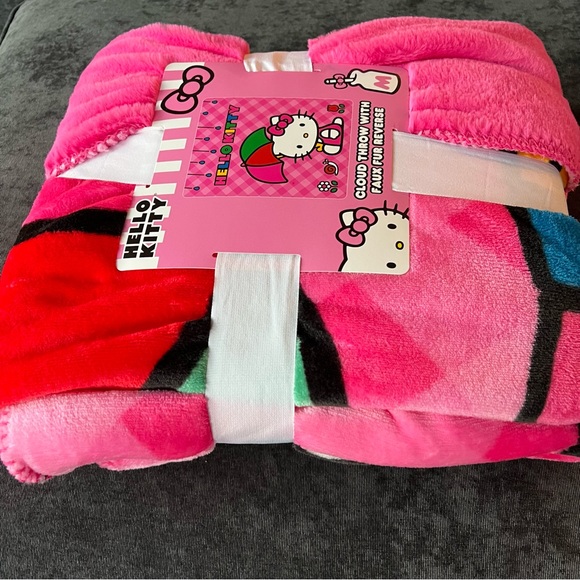 Hello Kitty | Bedding | Nwt Hello Kitty Rainy Day Kitty Cloud Faux Fur ...